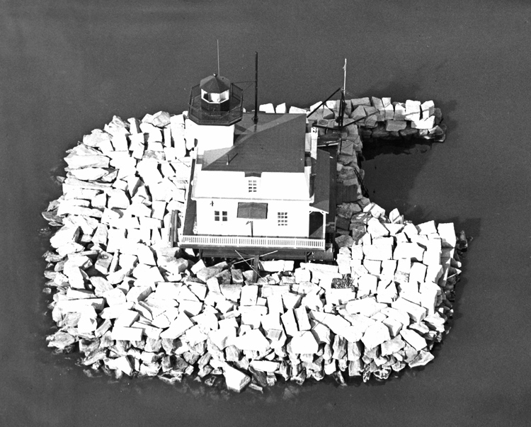 Bridgeport Harbor Lighthouse, Connecticut at Lighthousefriends.com