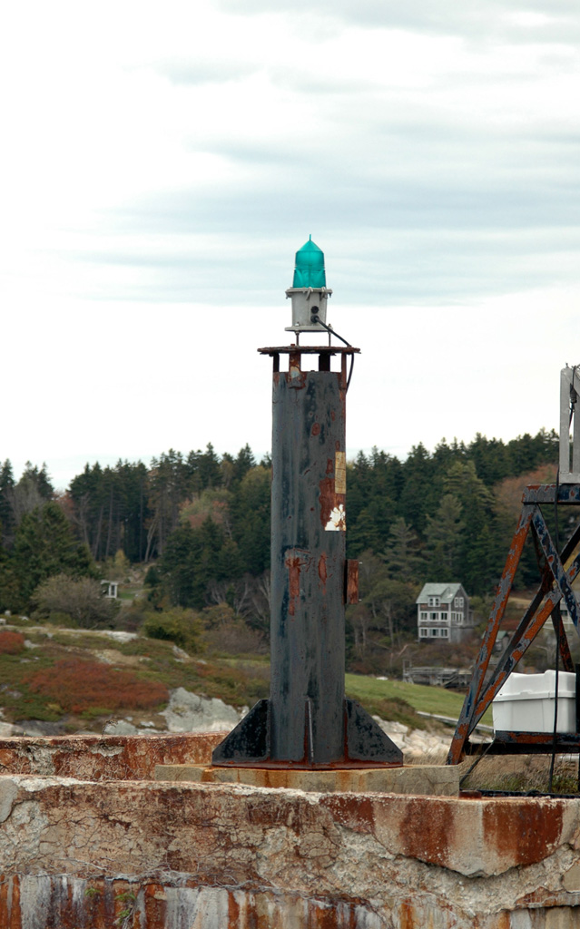 Fort Popham Lighthouse, Maine at Lighthousefriends.com