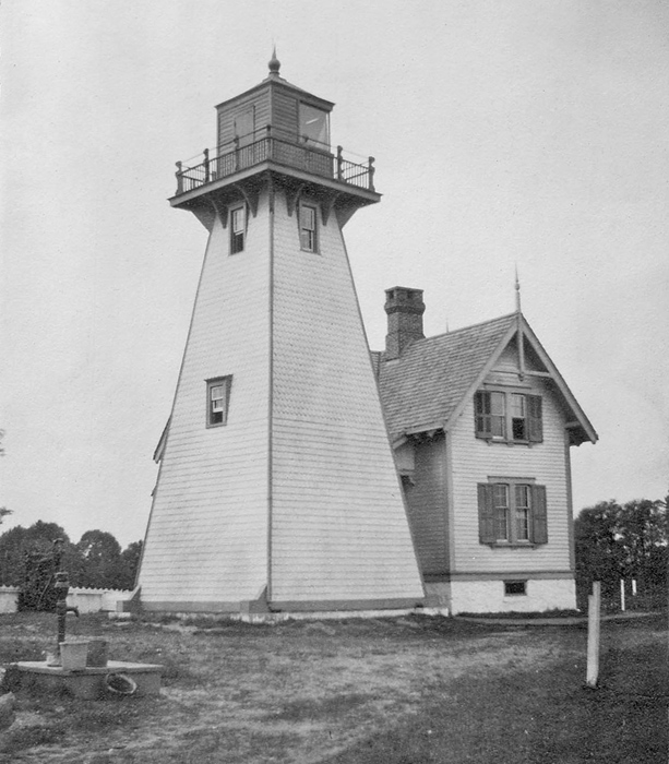 Horseshoe Range East Group Lighthouse, New Jersey at Lighthousefriends.com