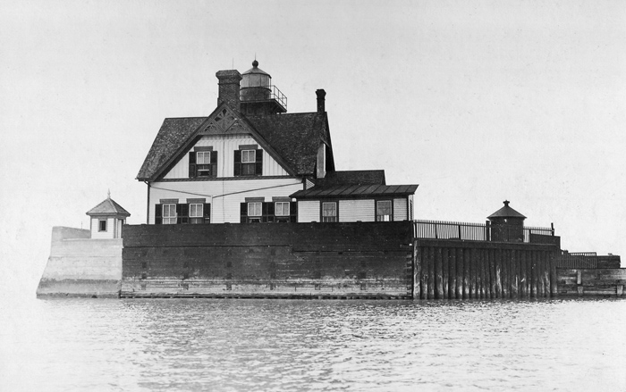 Monroe Lighthouse, Michigan at Lighthousefriends.com