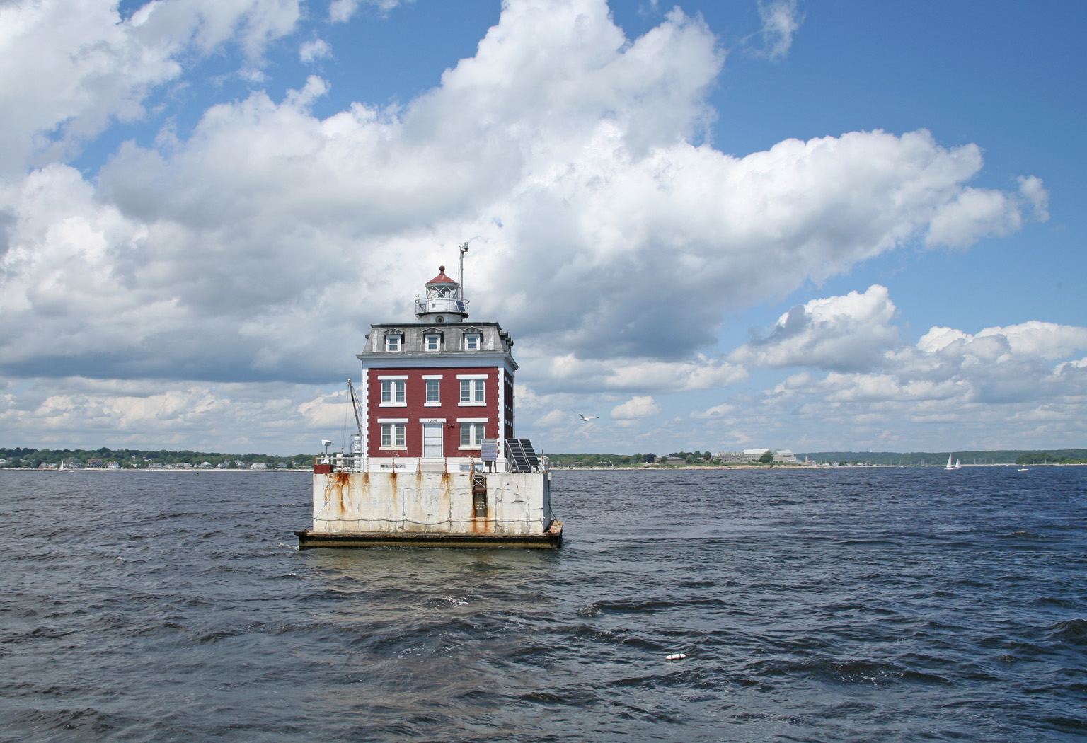 New London Ledge Lighthouse, Connecticut at Lighthousefriends.com