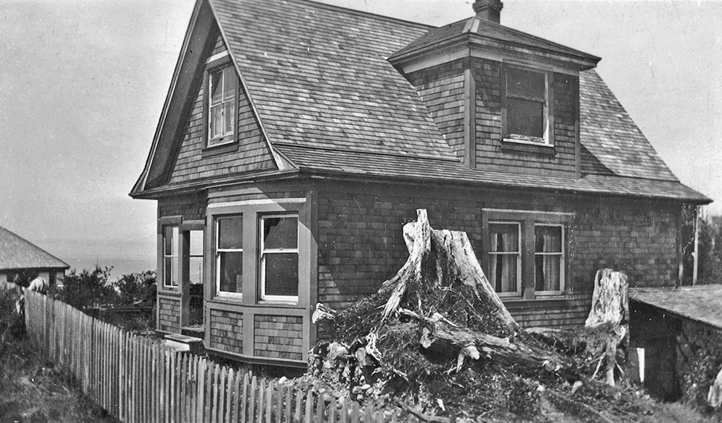 Pachena Point Lighthouse, British Columbia Canada at Lighthousefriends.com