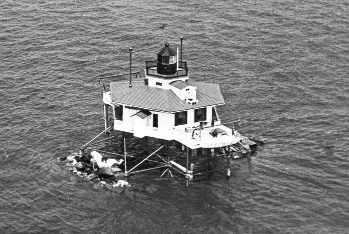 Windmill Point Lighthouse, Virginia at Lighthousefriends.com