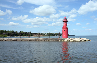 Algoma Pierhead Lighthouse, Wisconsin at Lighthousefriends.com