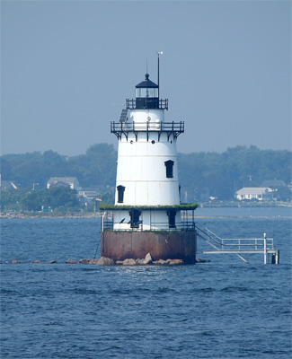 Conimicut Lighthouse, Rhode Island at Lighthousefriends.com