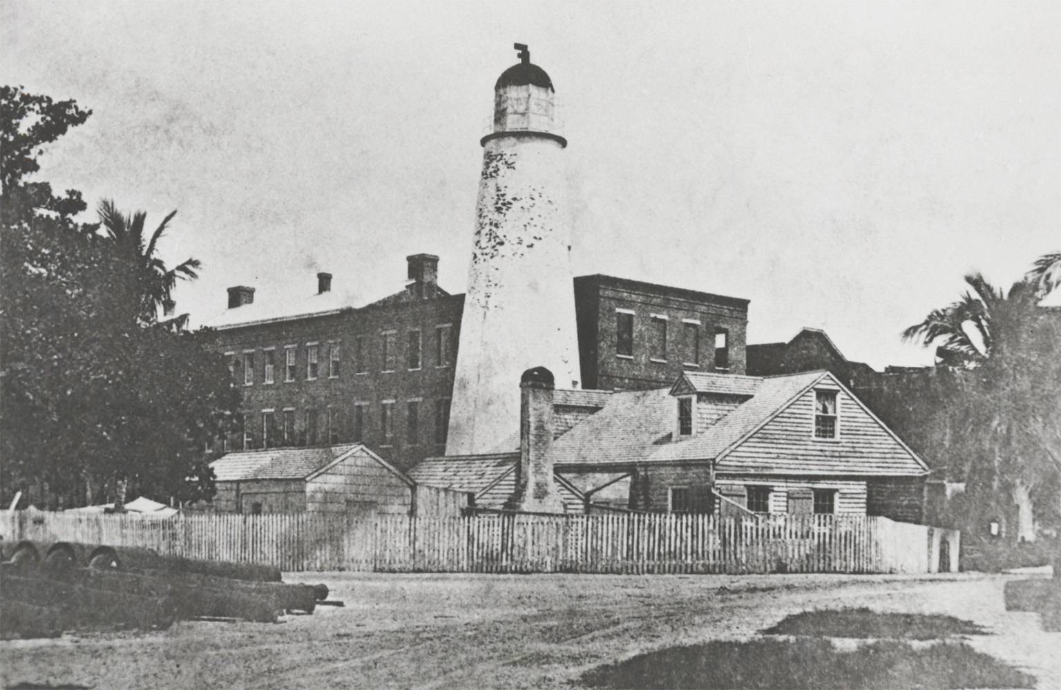 Garden Key (Fort Jefferson) Lighthouse, Florida at Lighthousefriends.com