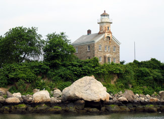 Great Captain Island Lighthouse, Connecticut at Lighthousefriends.com