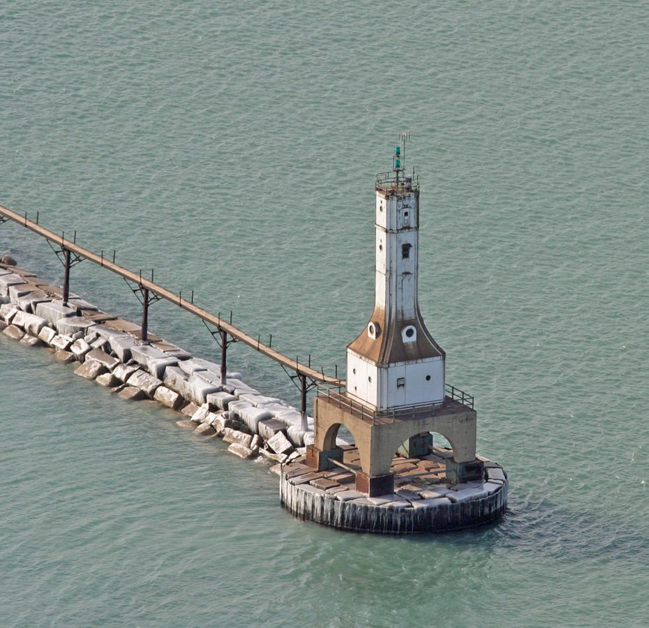 Indiana Harbor East Breakwater Lighthouse, Indiana at Lighthousefriends.com