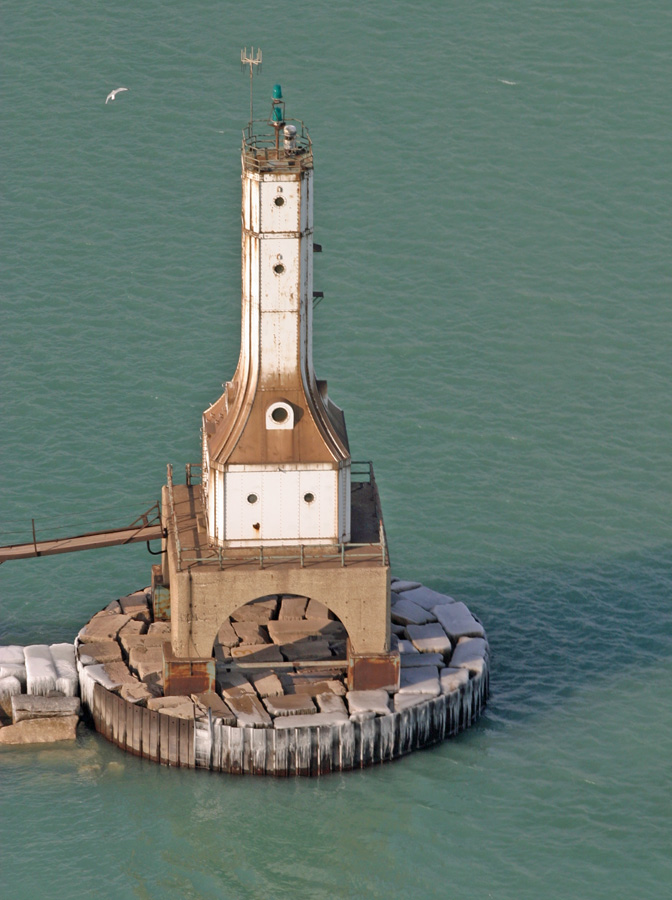 Indiana Harbor East Breakwater Lighthouse, Indiana at Lighthousefriends.com