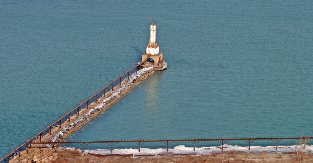 Indiana Harbor East Breakwater Lighthouse, Indiana at Lighthousefriends.com