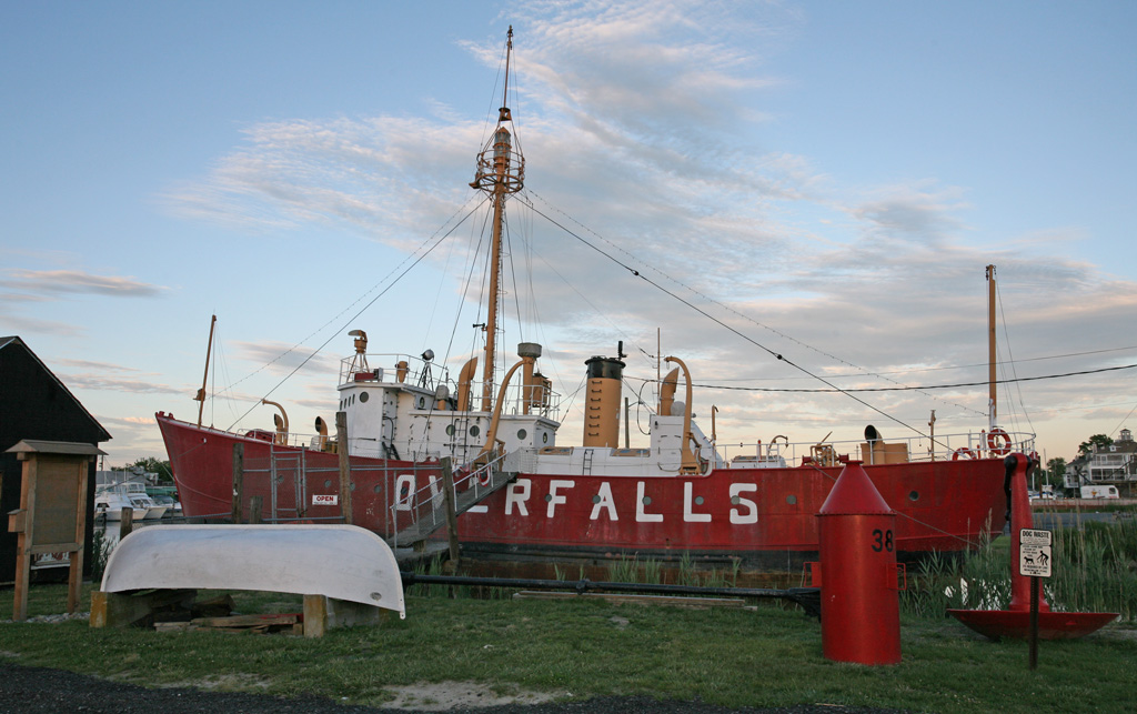 Lightship Overfalls LV 118/WAL 538 Lighthouse, Delaware at ...
