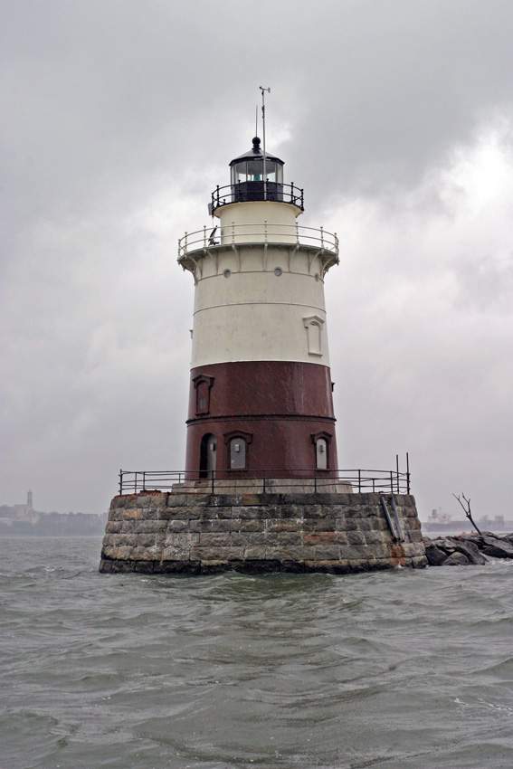 Robbins Reef Lighthouse, New Jersey at Lighthousefriends.com