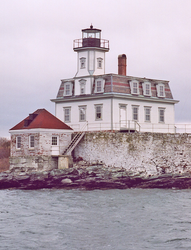 Rose Island Lighthouse, Rhode Island at Lighthousefriends.com