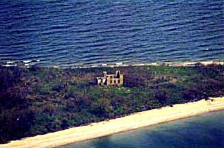 Green Island Lighthouse, Wisconsin at Lighthousefriends.com